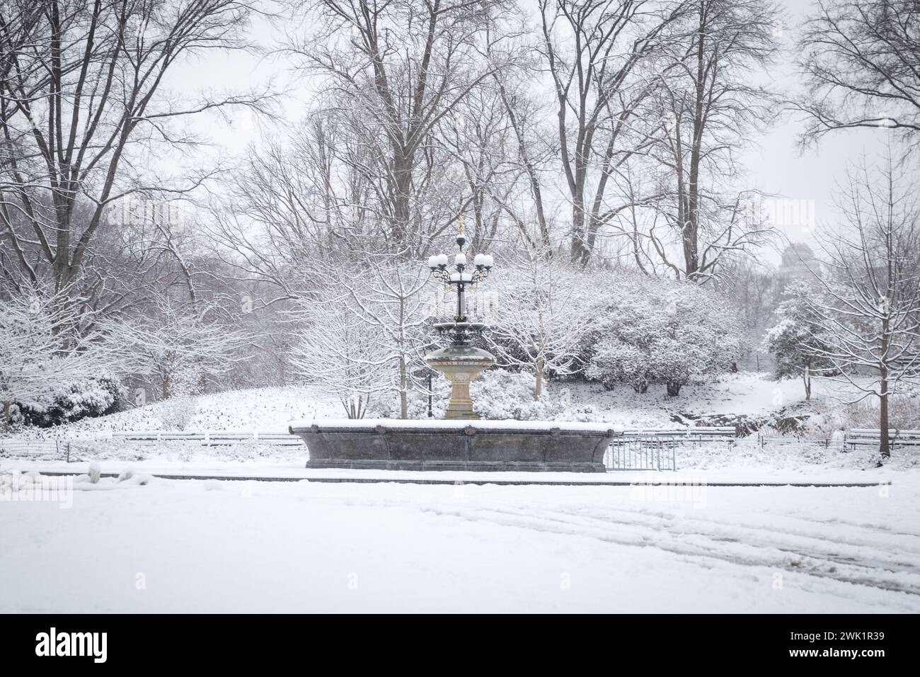 Atmosphere of Central Park on this snowy Saturday morning in New York ...