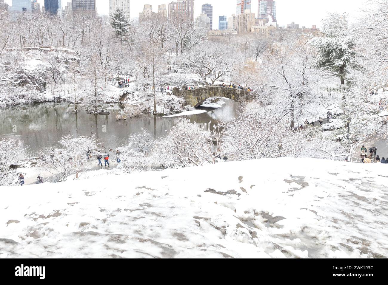 Atmosphere of Central Park on this snowy Saturday morning in New York ...