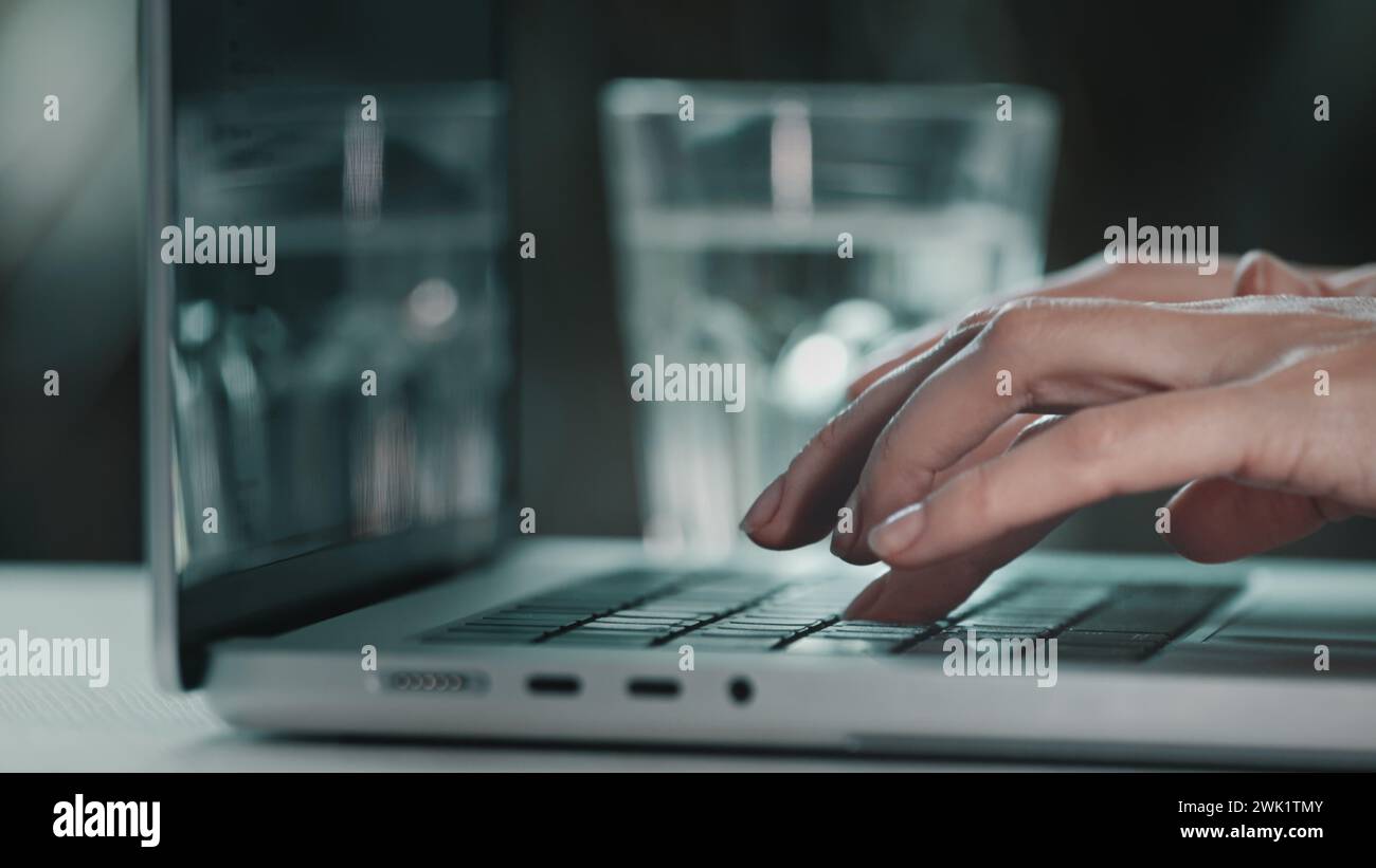 Typing hands research laptop hi-res stock photography and images - Alamy