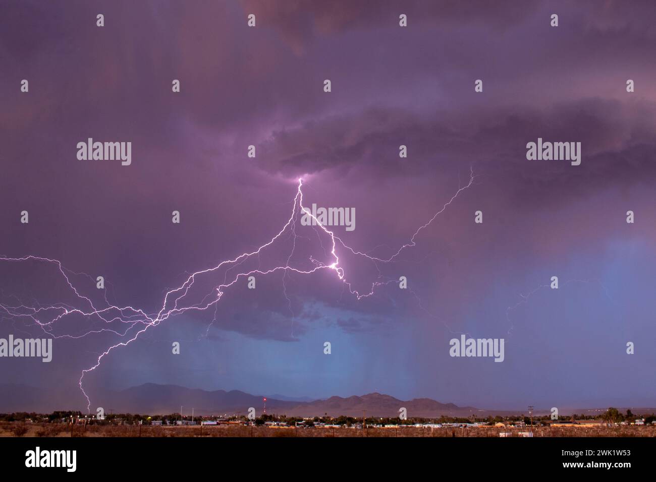 Desert lightning storm hi-res stock photography and images - Alamy