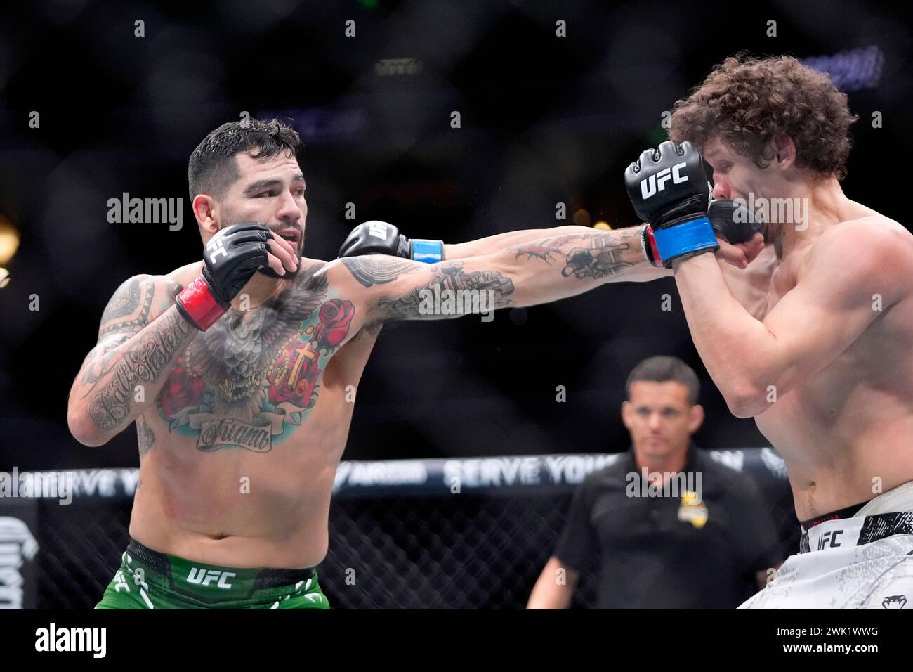 Anthony Hernandez, left, connects with Roman Kopylov during their ...