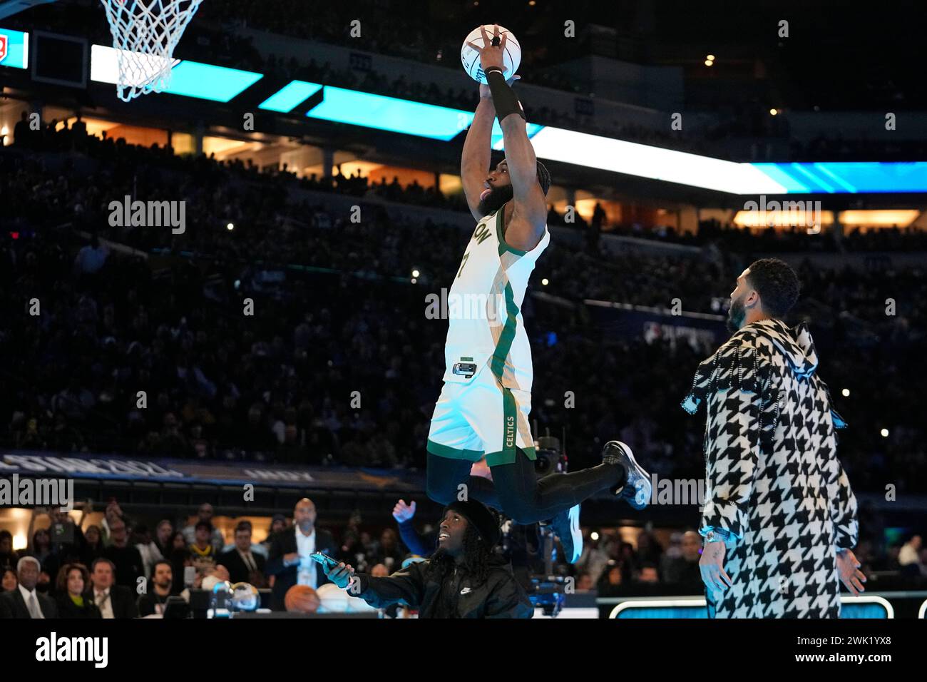 Boston Celtics' Jaylen Brown dunks during the slam dunk competition at ...
