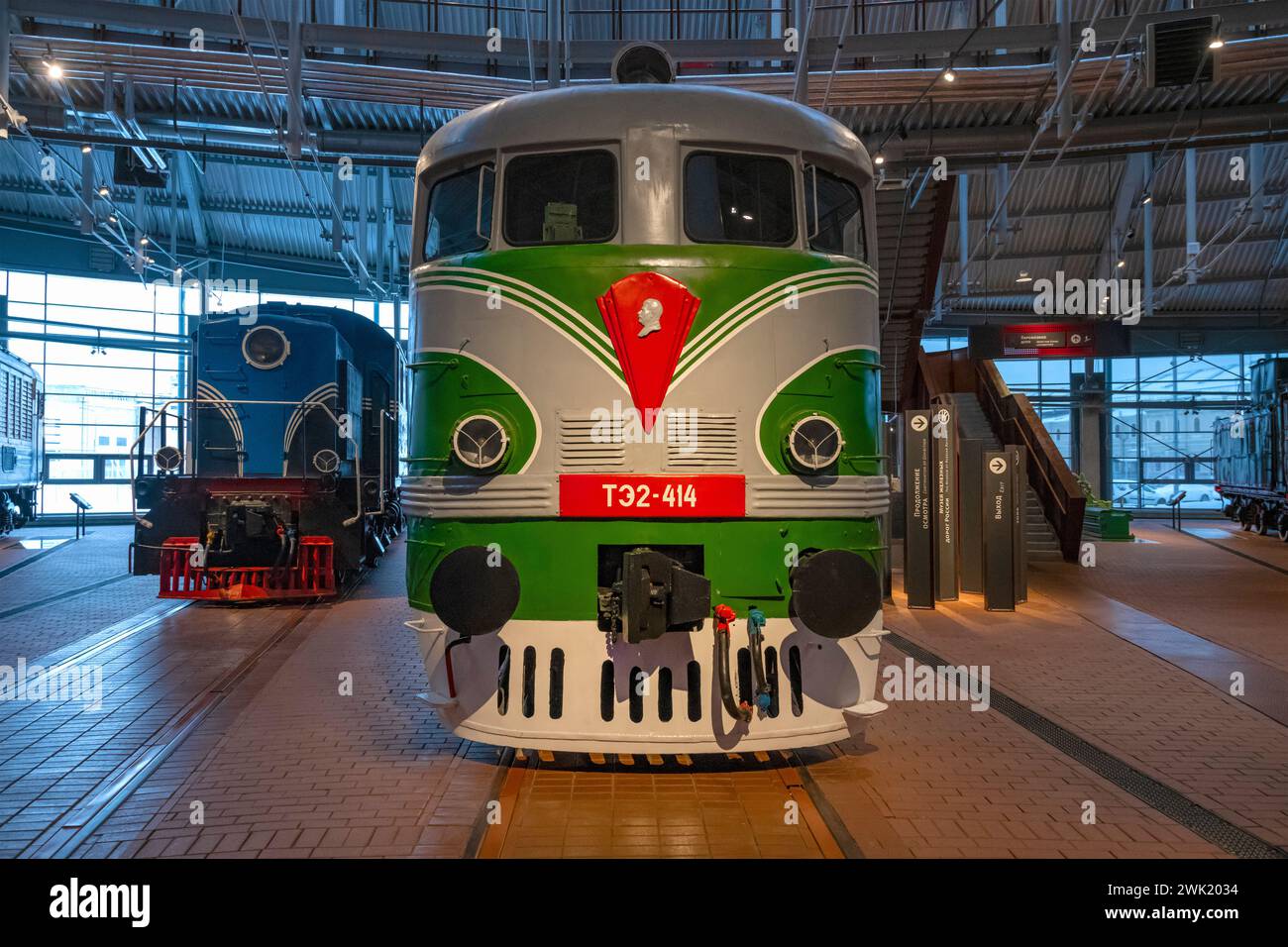 Front of diesel locomotive hi-res stock photography and images - Alamy