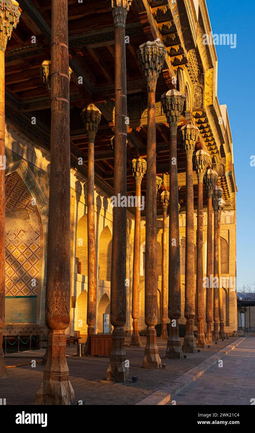 Islamic columns hi-res stock photography and images - Alamy
