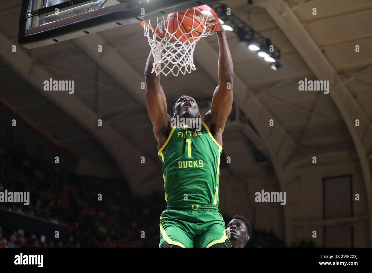 Oregon center N'Faly Dante dunks against Oregon State during the second ...