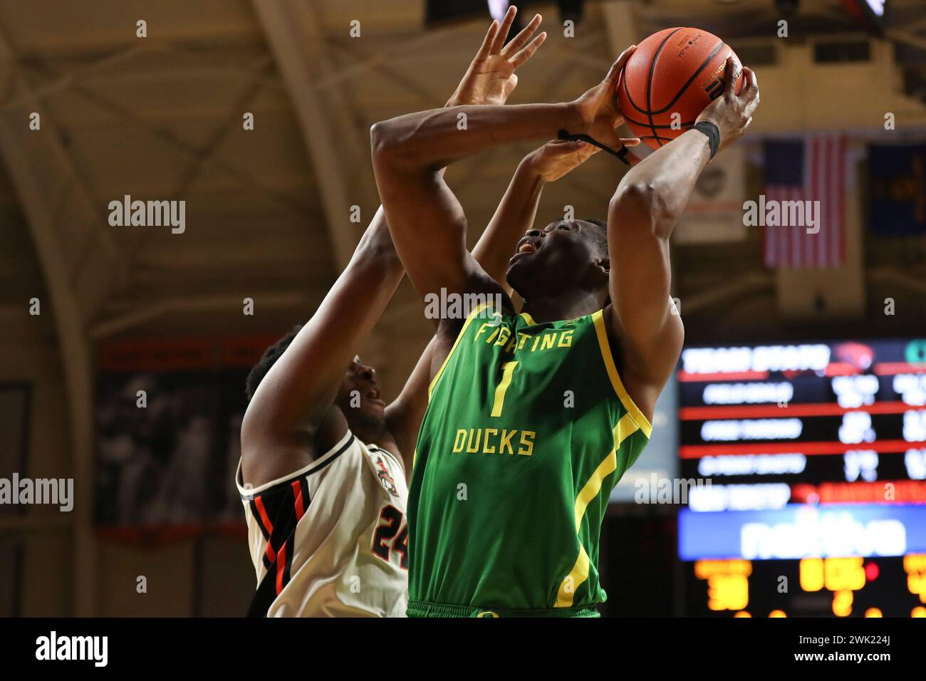 Oregon center N'Faly Dante (1) drives to the basket as Oregon State ...