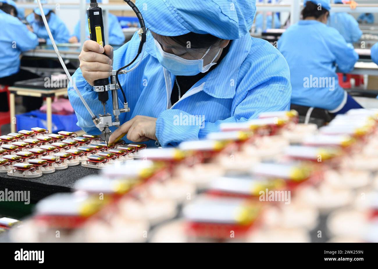 Headsets and workers hi-res stock photography and images - Alamy