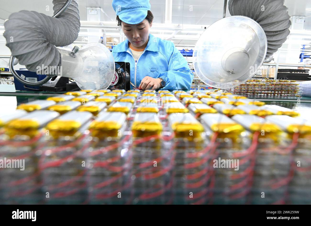Headsets and workers hi-res stock photography and images - Alamy