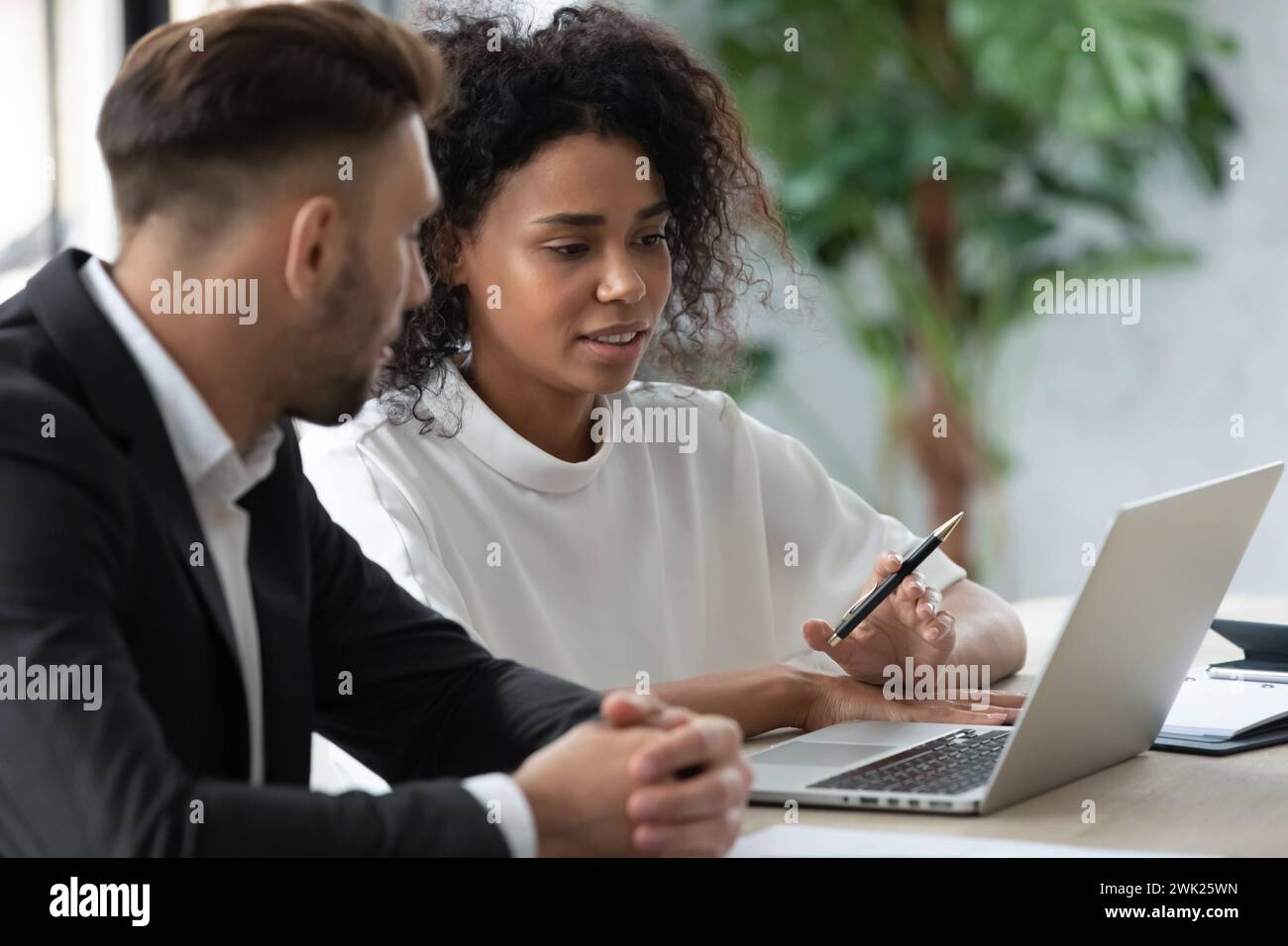 Business expert helping entrepreneur in modern office Stock Photo - Alamy