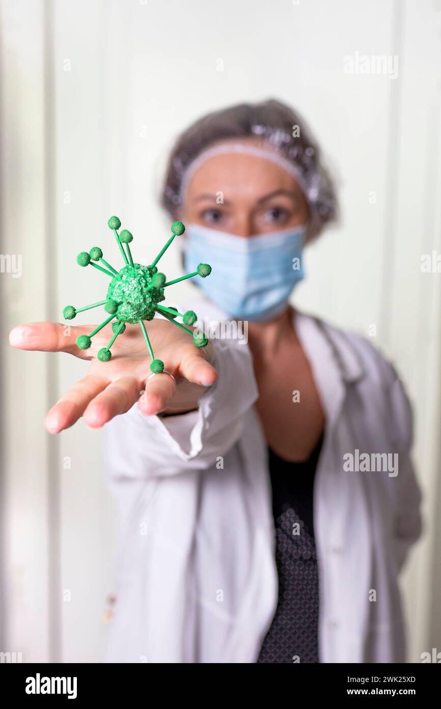 Healthcare worker holding model hi-res stock photography and images - Alamy