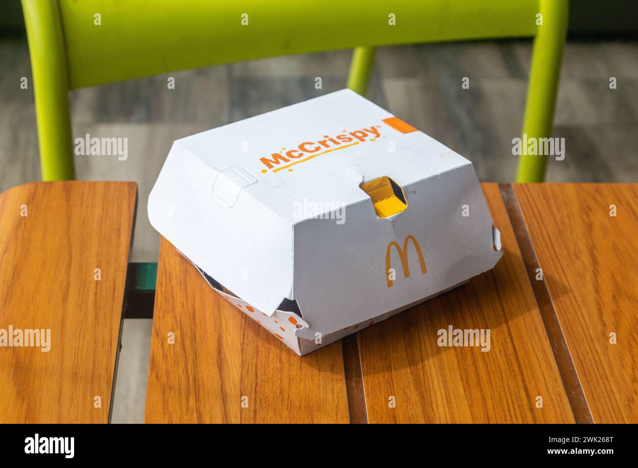 Mcdonalds mccrispy burger hi-res stock photography and images - Alamy