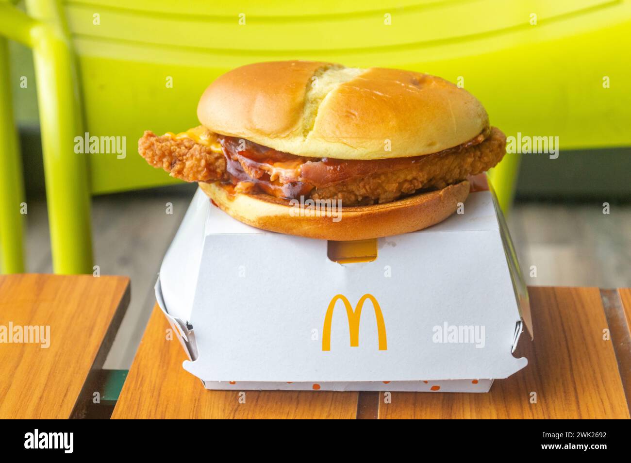 Mcdonalds mccrispy burger hi-res stock photography and images - Alamy