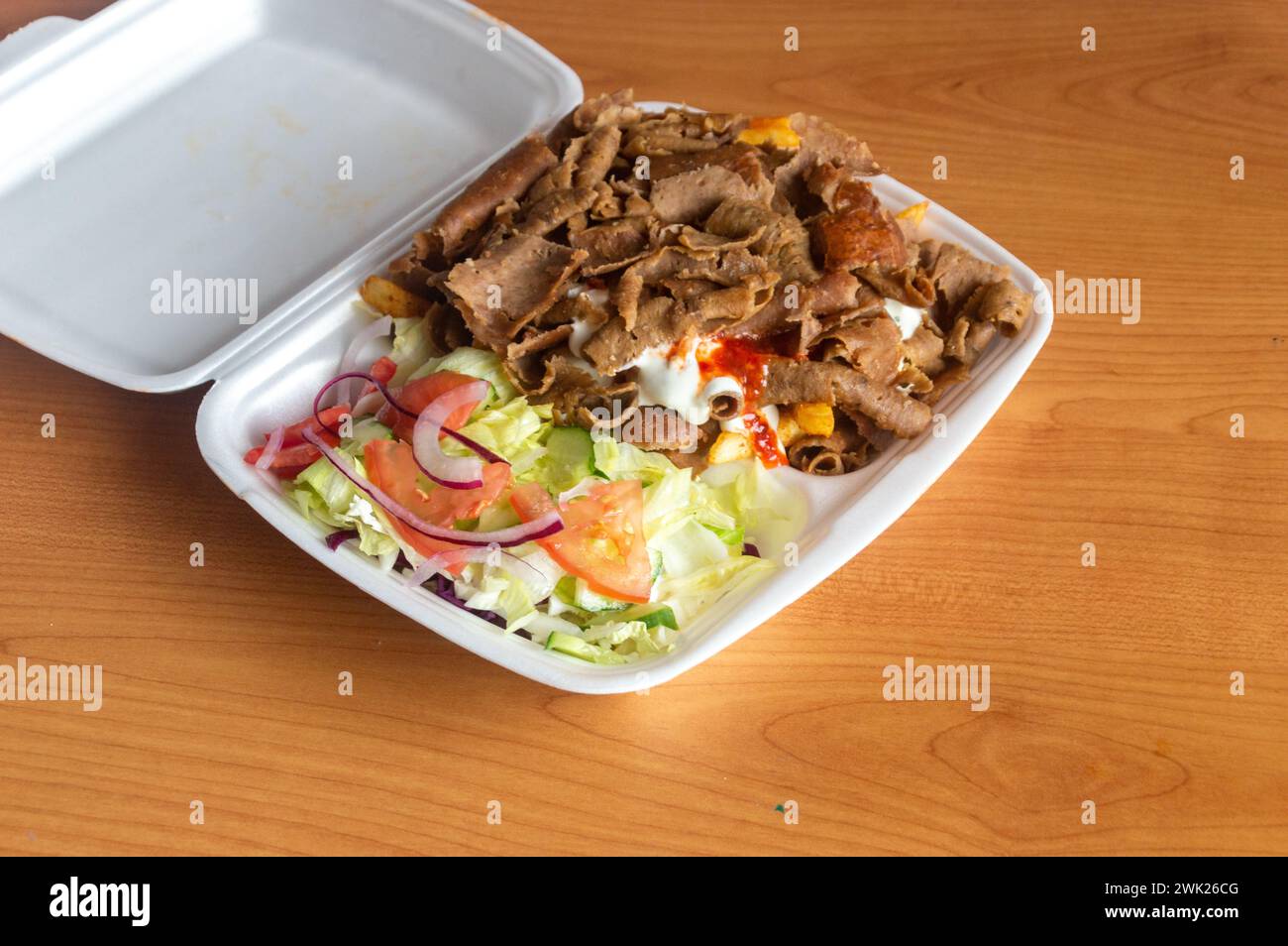 Chicken kebab in a takeaway box hi-res stock photography and images - Alamy