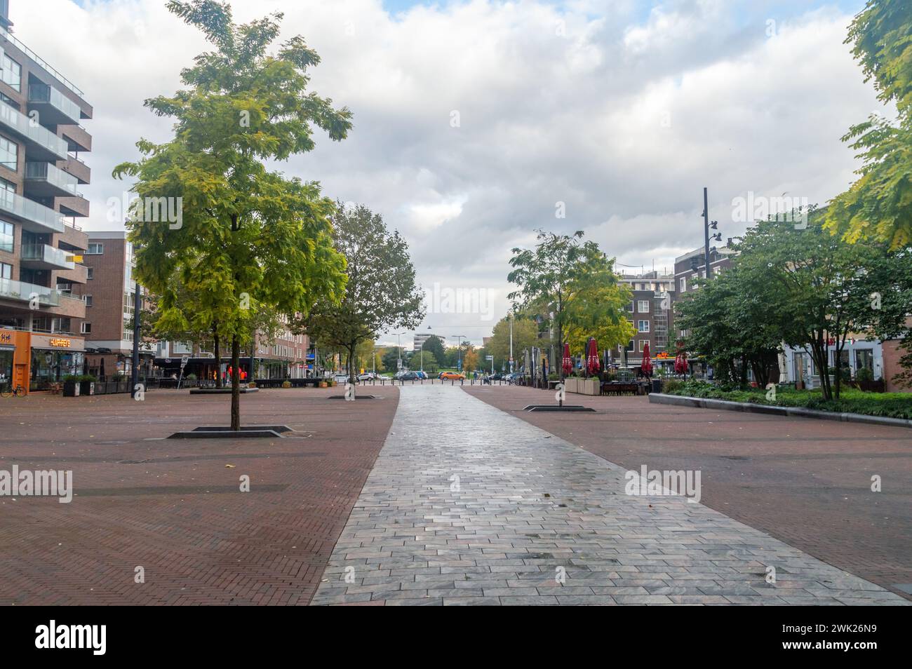 Rotterdam, Nederland - October 22, 2023: Pedestrian street in downtown ...