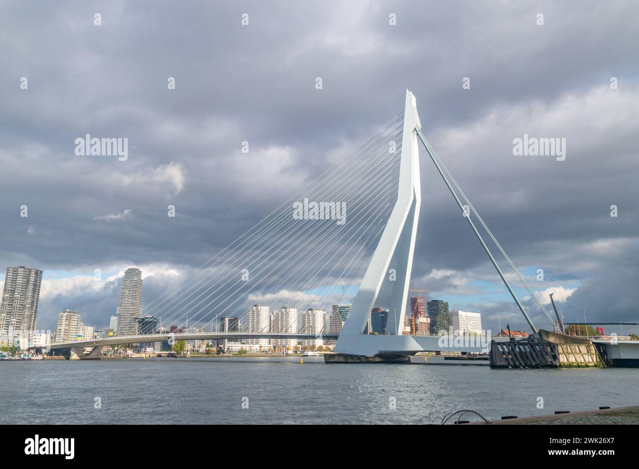 Rotterdam, Nederland - October 22, 2023: Erasmusbrug (Erasmus Bridge ...