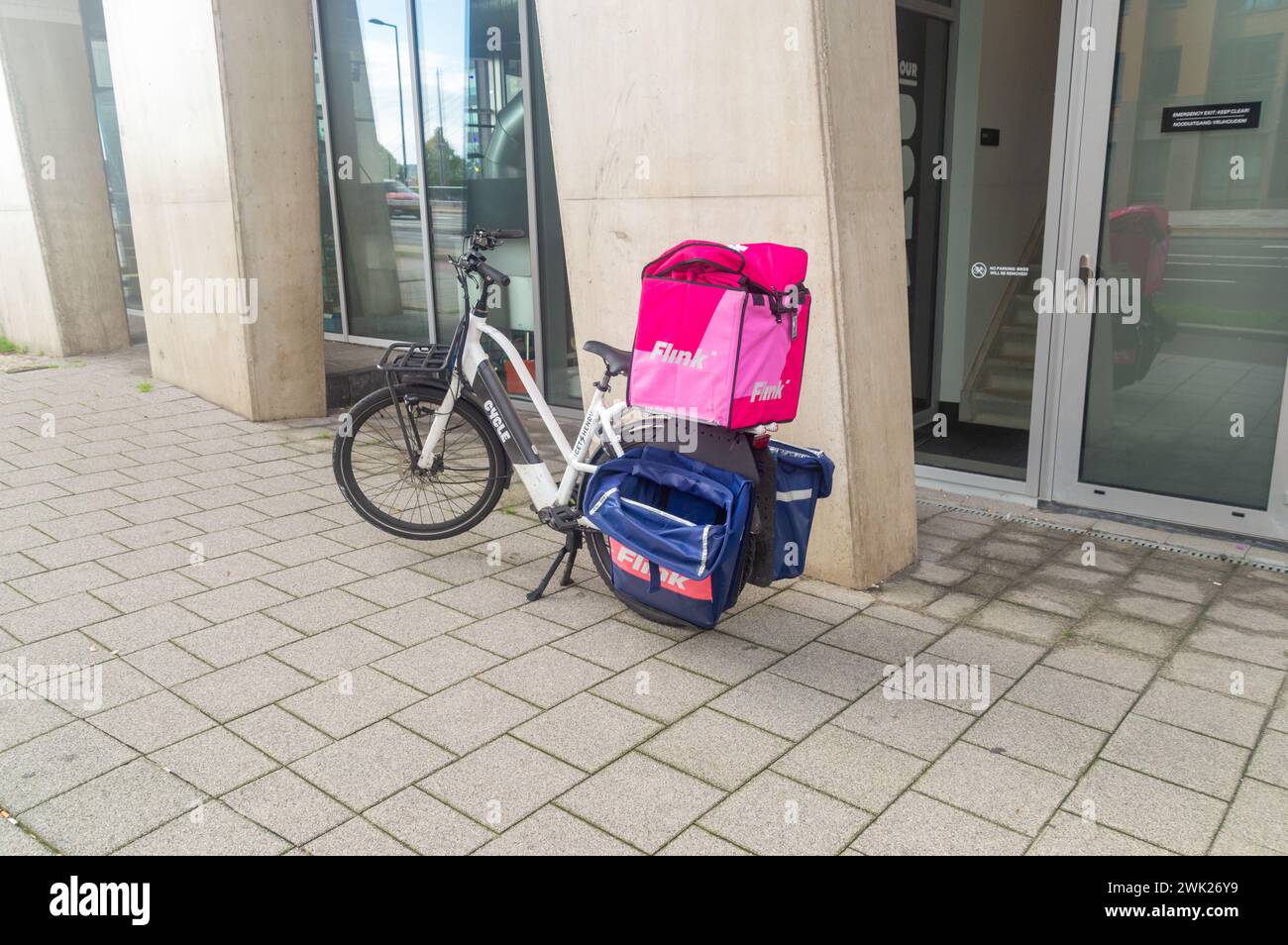 Rotterdam, Nederland - October 22, 2023: Flink delivery bike Stock ...
