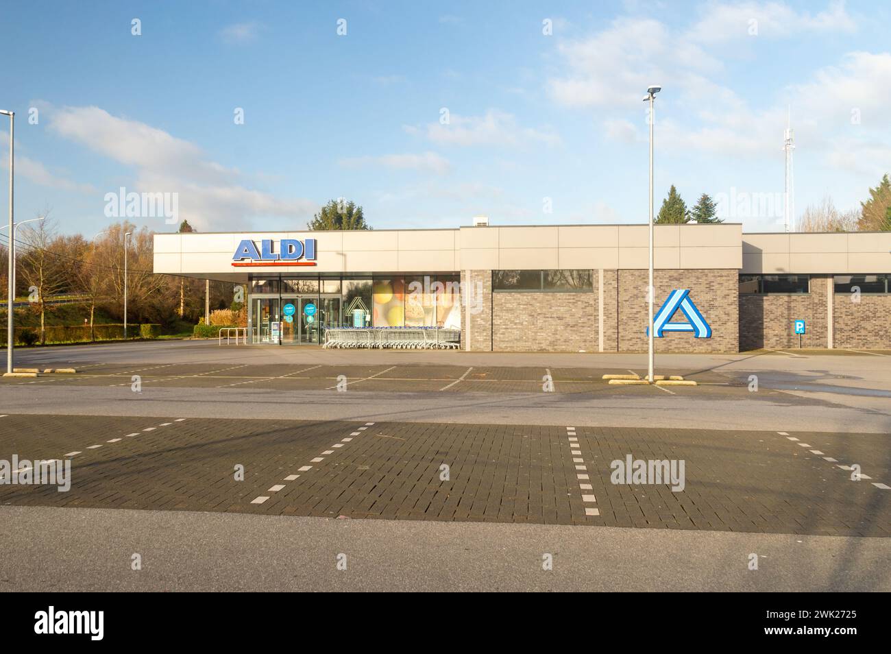 Aldi storefront hi-res stock photography and images - Alamy