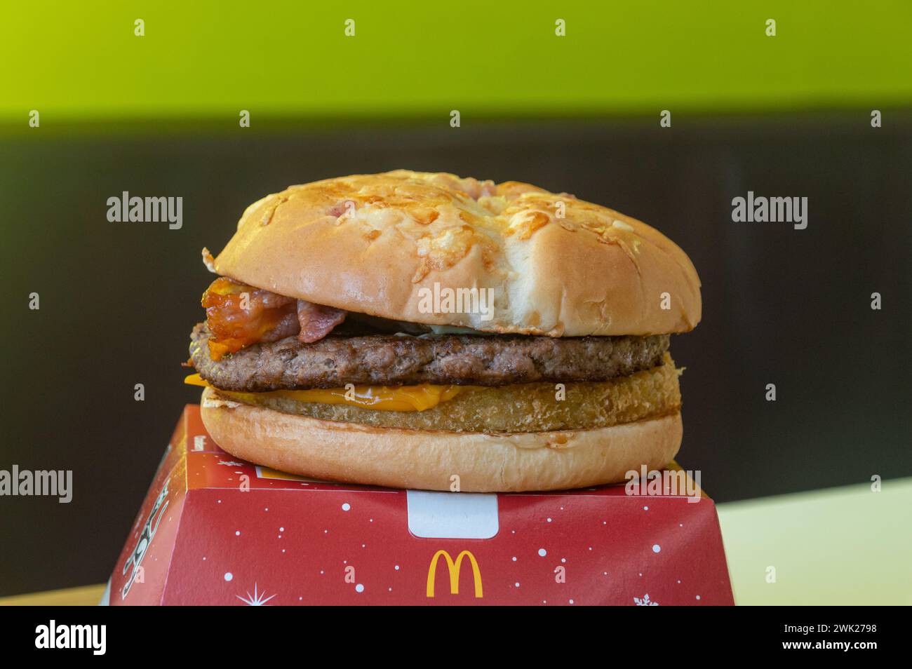 Mcdonalds big tasty hi-res stock photography and images - Alamy