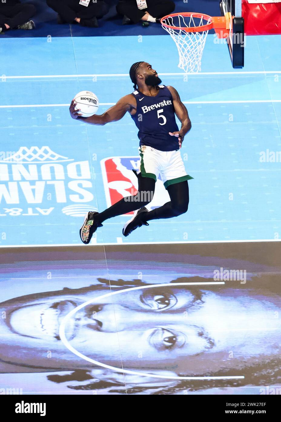 Jaylen brown dunk hi-res stock photography and images - Alamy