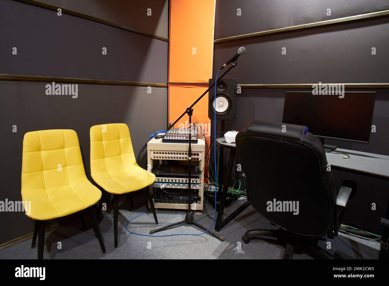 Vocal training hi-res stock photography and images - Alamy