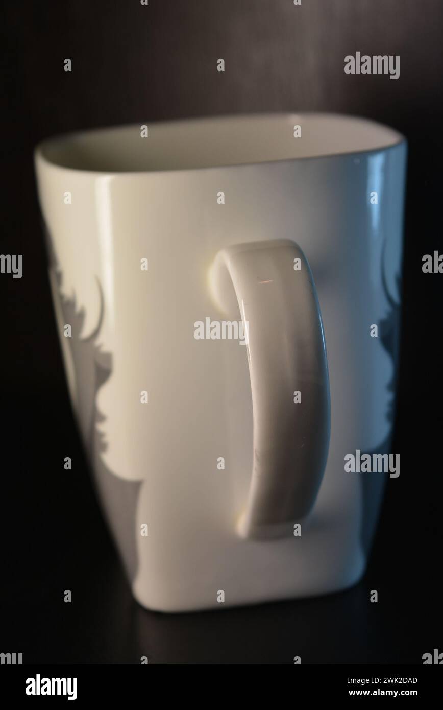 Elevator door icon hi-res stock photography and images - Alamy