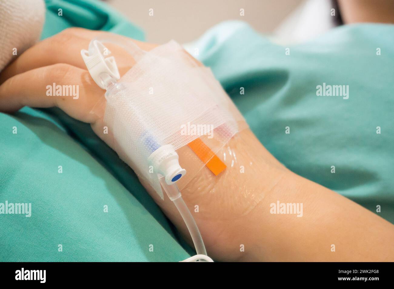Iv drip saline hi-res stock photography and images - Alamy
