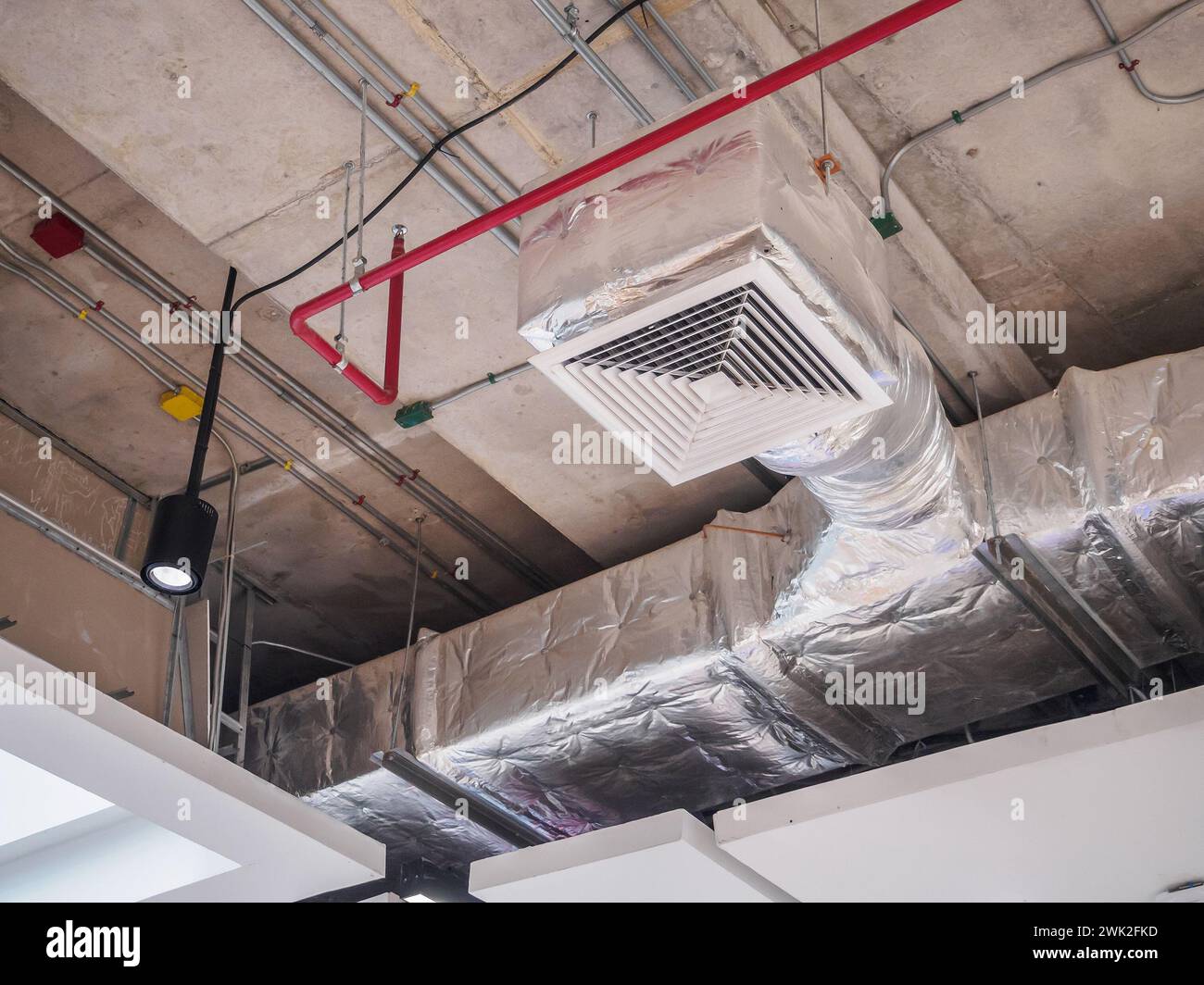 Ventilation system ceiling air duct in large shopping mall Stock Photo - Alamy