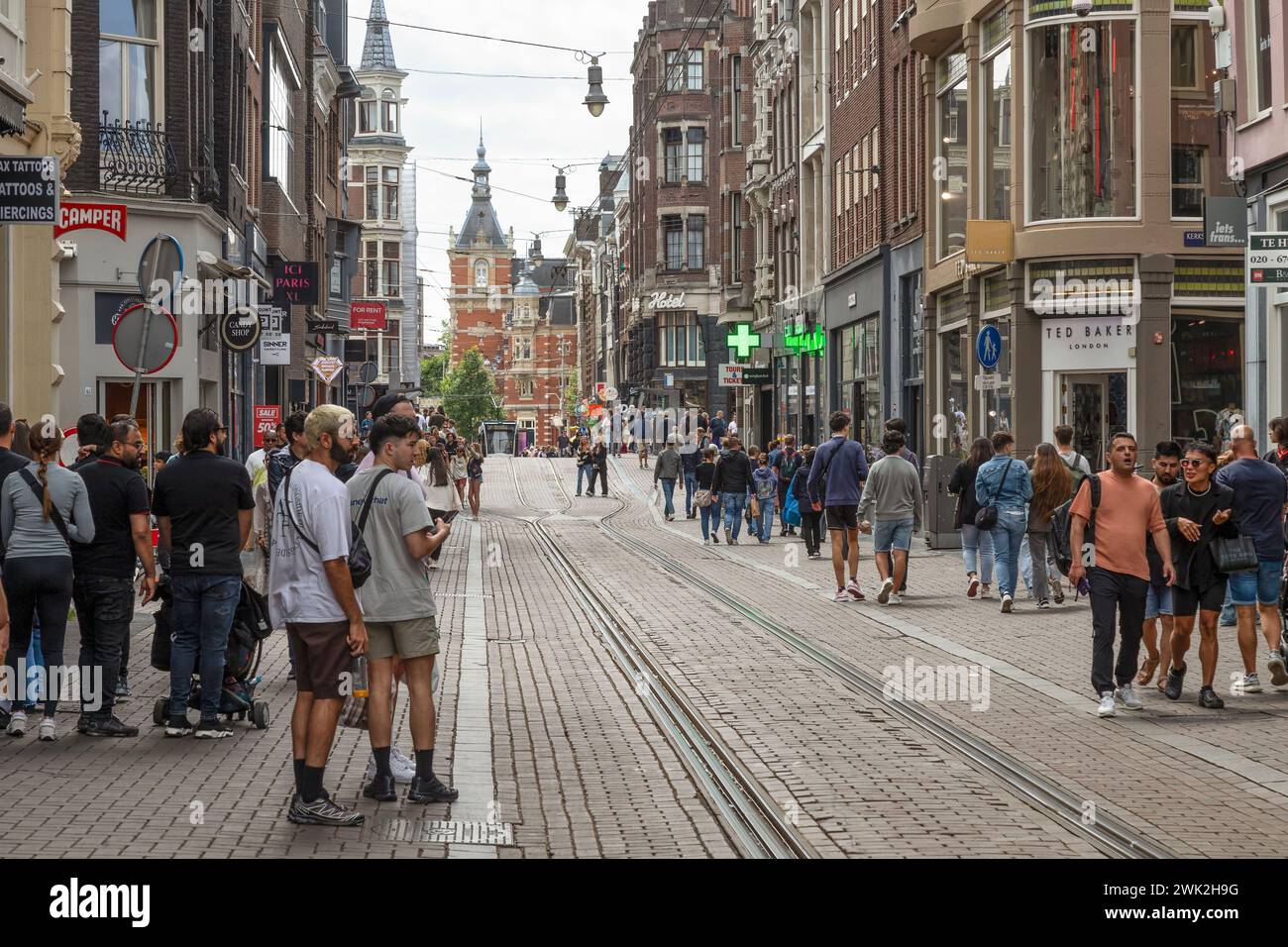 Leidsestraat - famous shopping street in the center of Amsterdam Stock Photo - Alamy