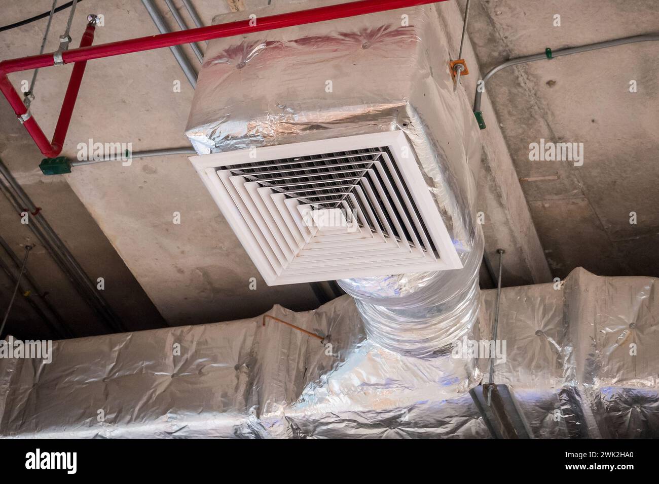 Ventilation system ceiling air duct in large shopping mall Stock Photo ...