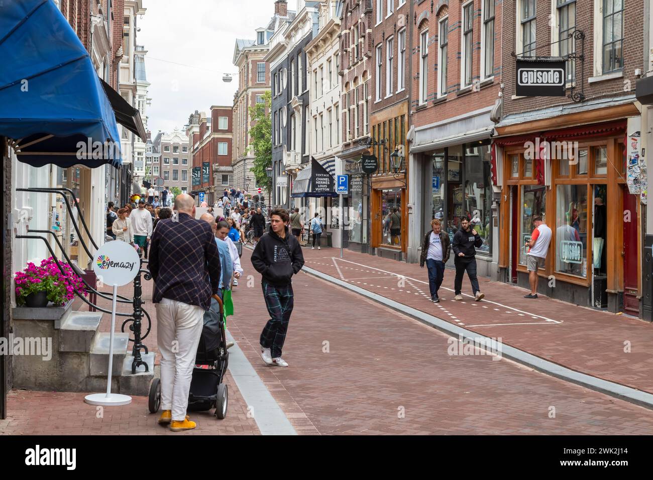 Popular shopping street with antique shops and galleries in the center ...