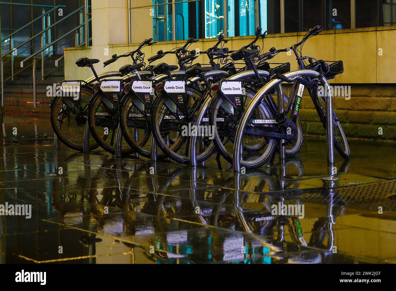 Leeds hire bicycles hi-res stock photography and images - Alamy