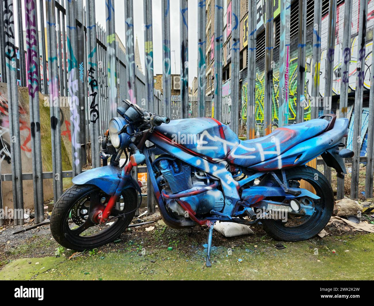 Graffiti covered fence hi-res stock photography and images - Alamy