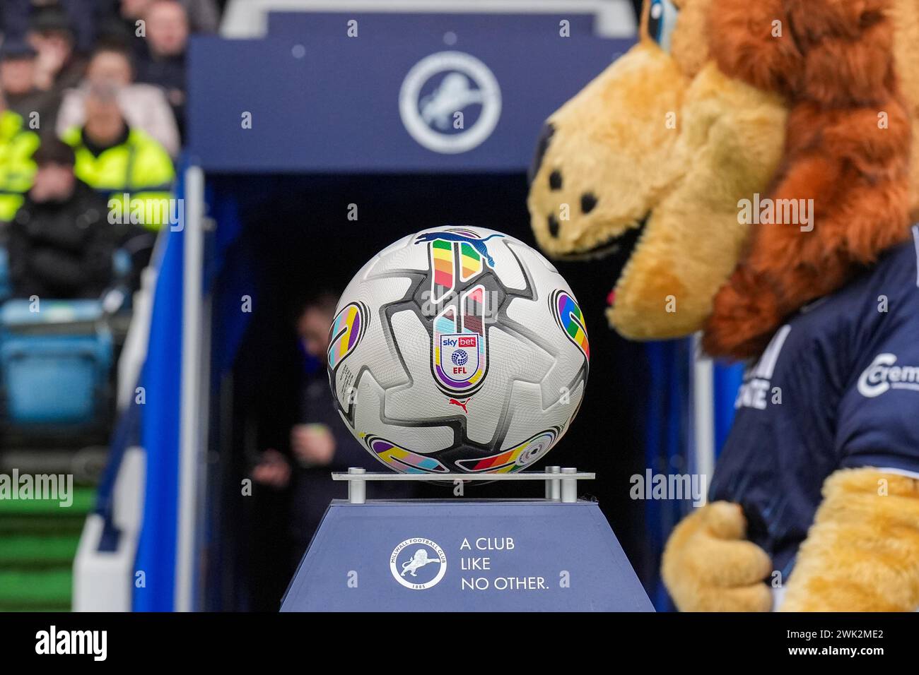 Millwall lion hi-res stock photography and images - Alamy