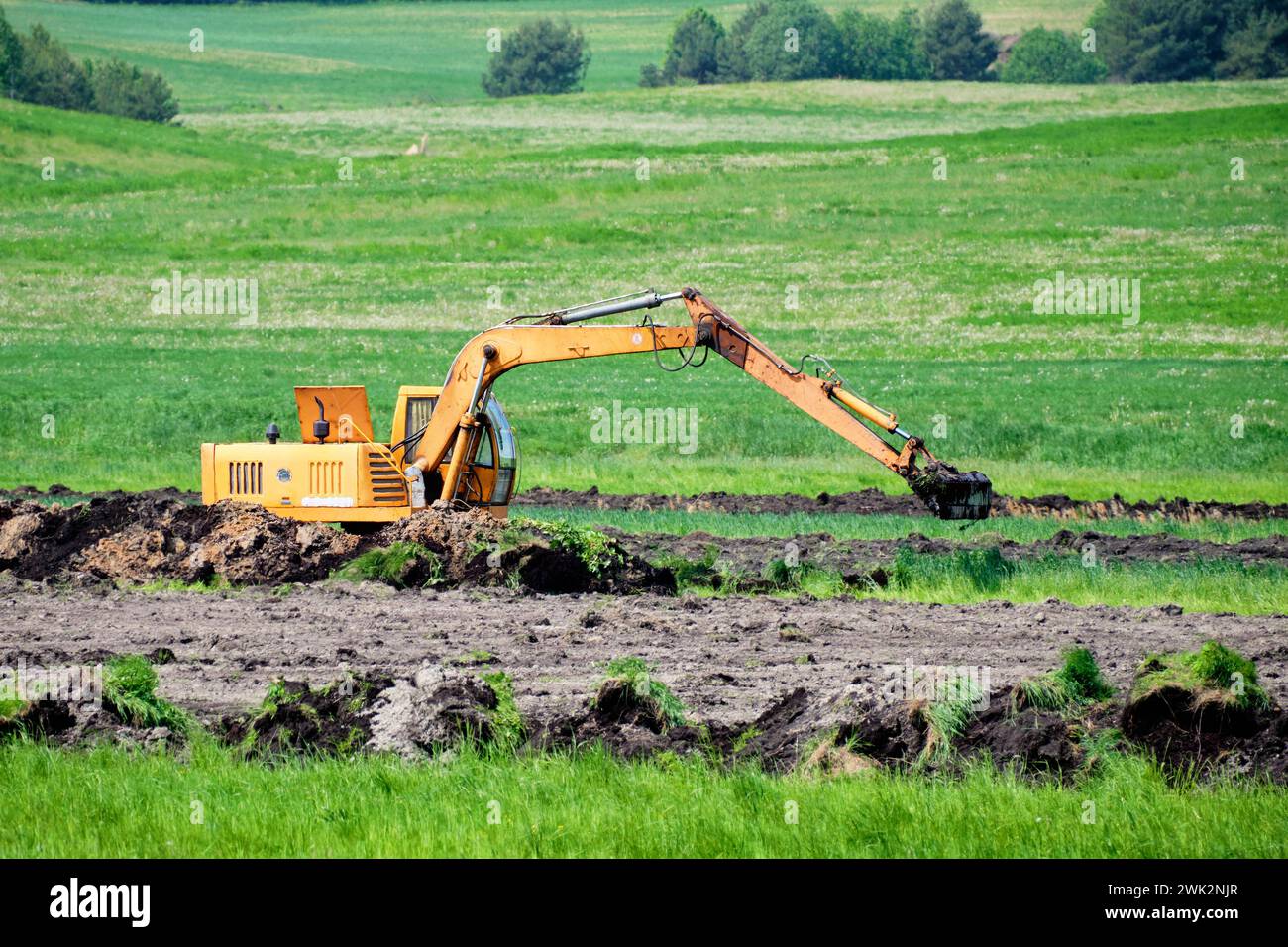 Earthmoving operation hi-res stock photography and images - Alamy