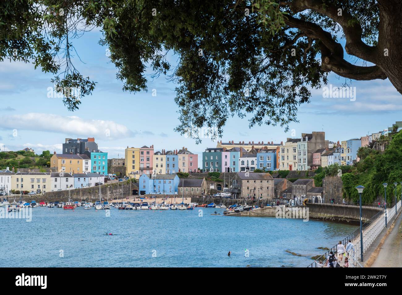 North beach tenby pembrokeshire south hi-res stock photography and ...