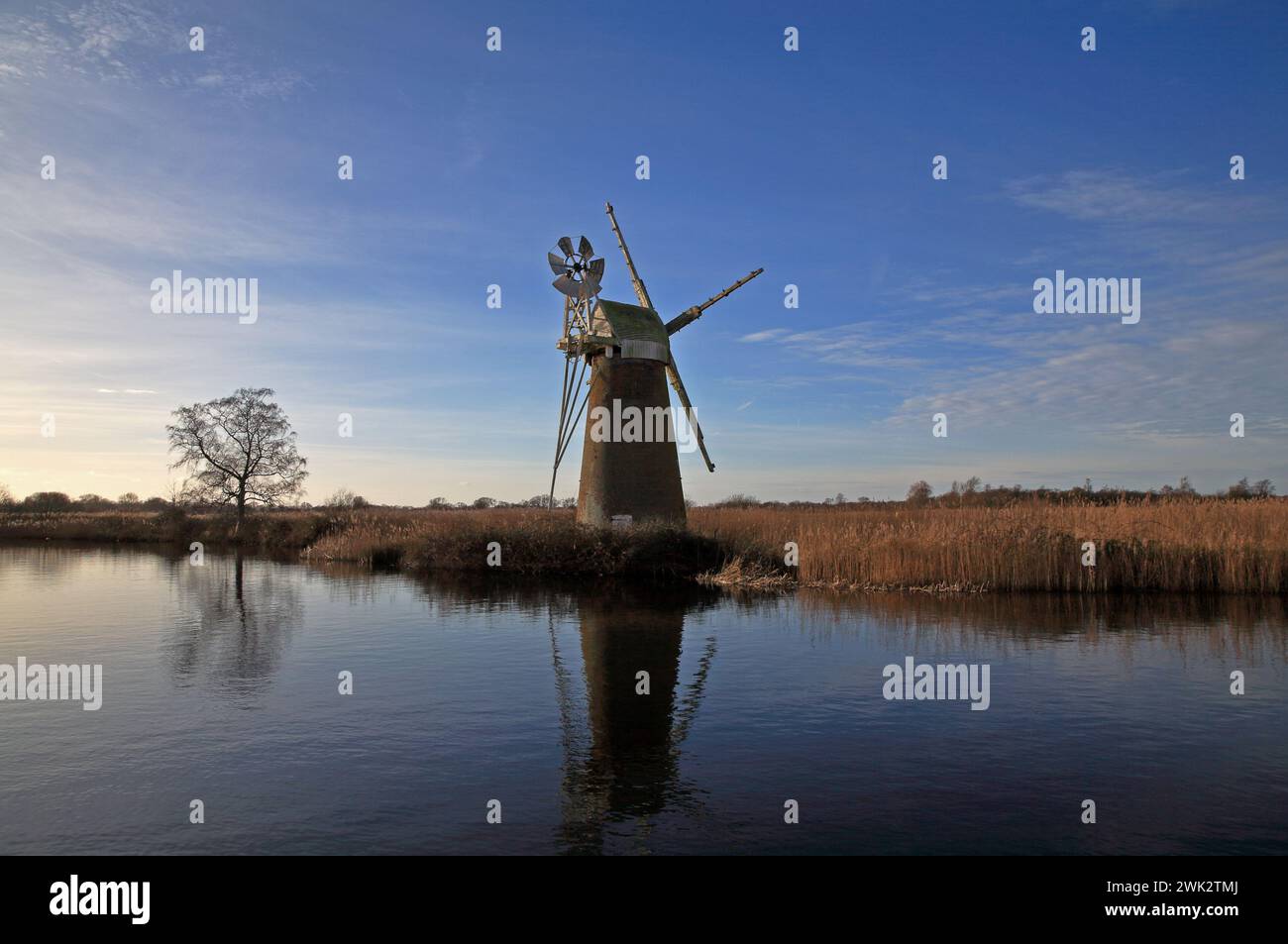 How hill drainage windmill hi-res stock photography and images - Alamy