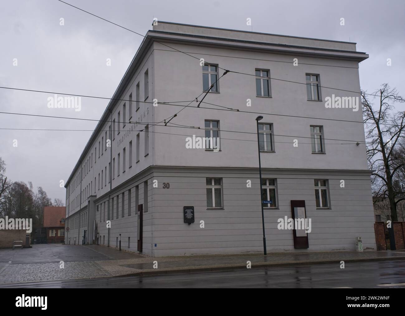 Action t4 hi-res stock photography and images - Alamy