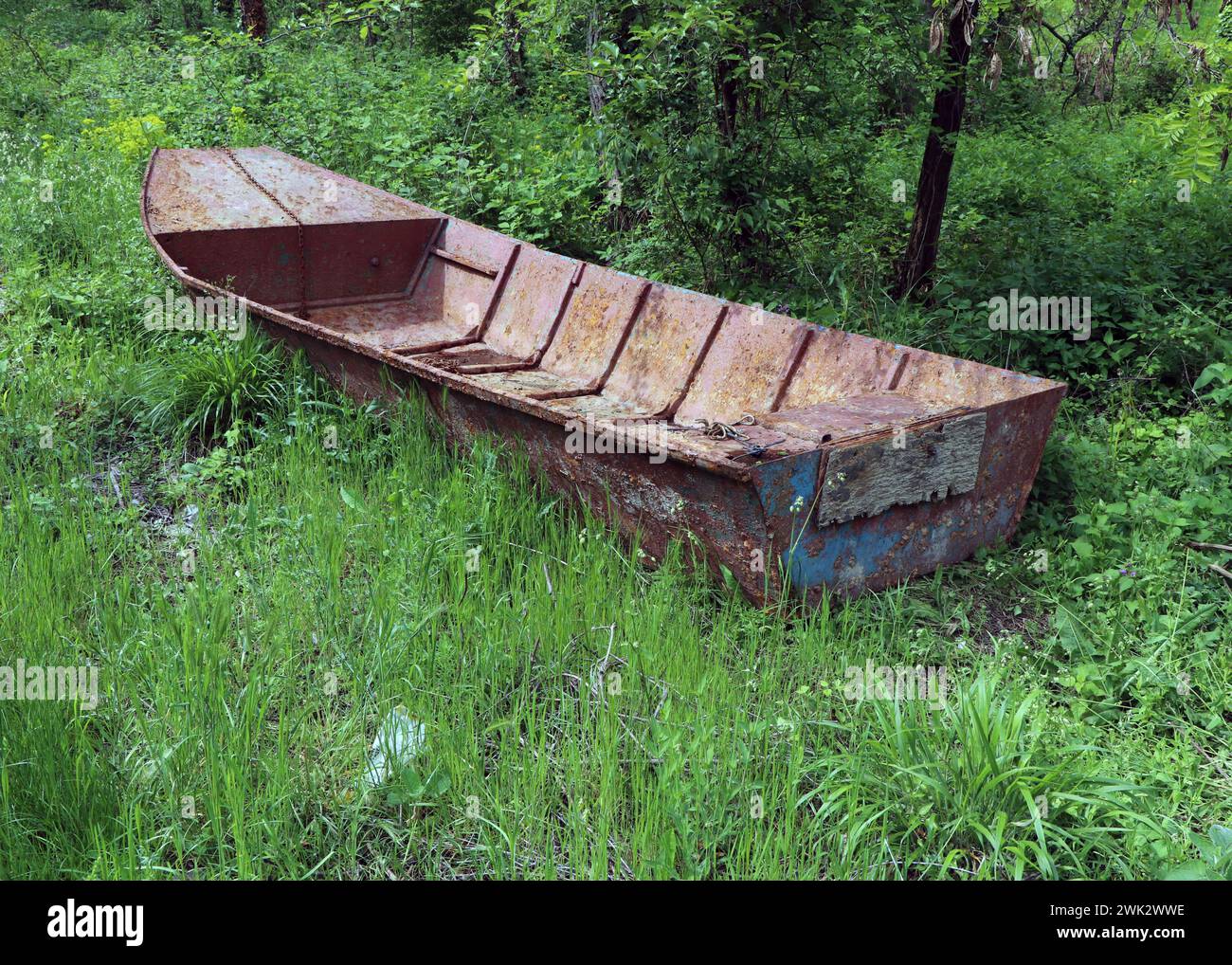 Old and rusty boat hi-res stock photography and images - Alamy