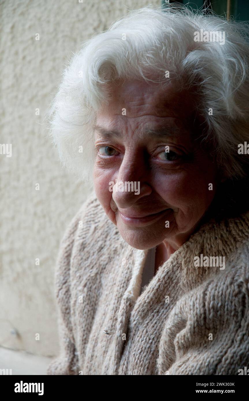 Smiling face and old people hi-res stock photography and images - Alamy