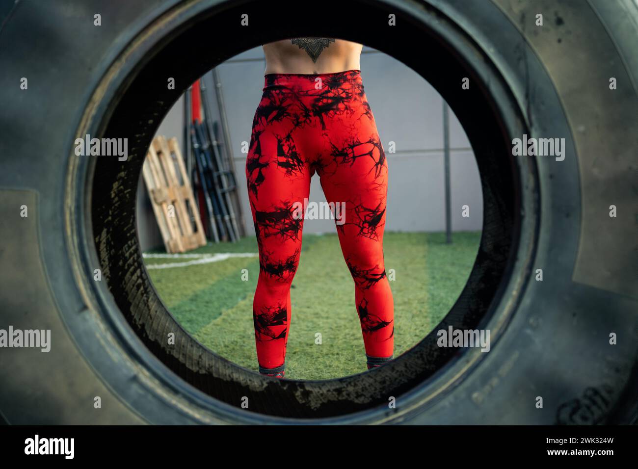 Huge leg muscles hi-res stock photography and images - Alamy