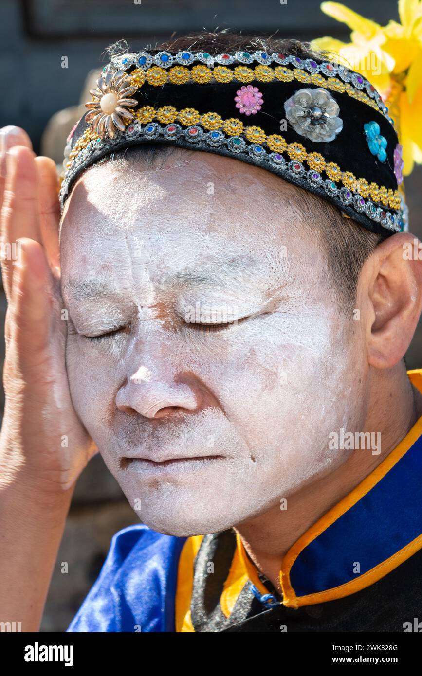 Traditional chinese make up hi-res stock photography and images - Alamy
