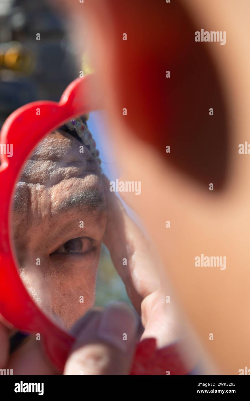 Traditional chinese make up hi-res stock photography and images - Alamy