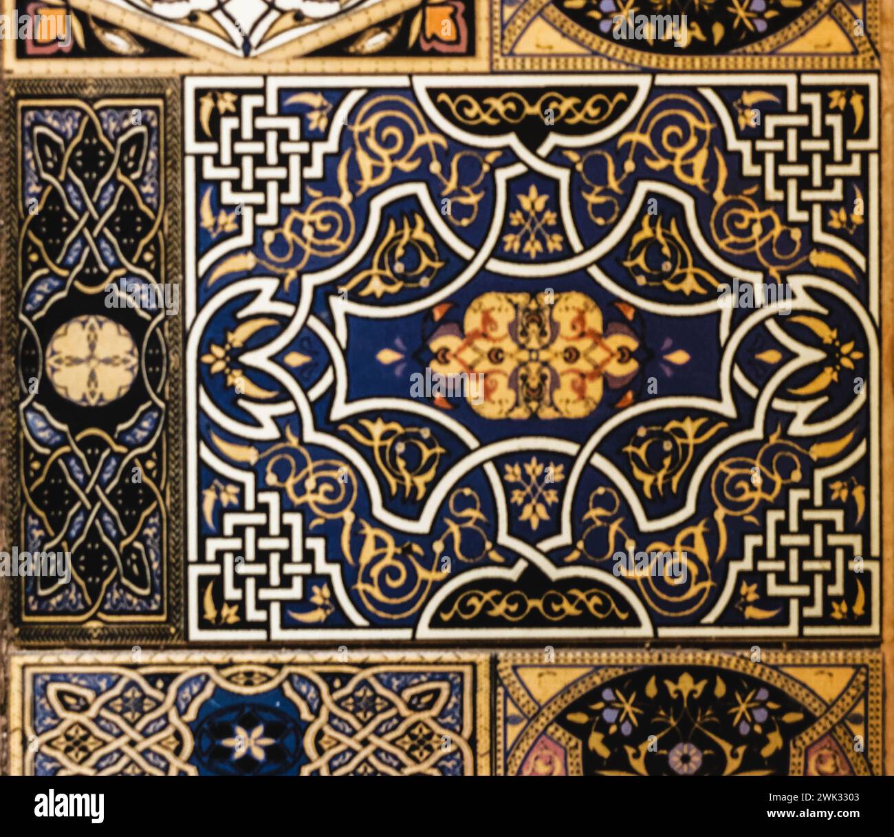 Tile mosque geometric art hi-res stock photography and images - Alamy