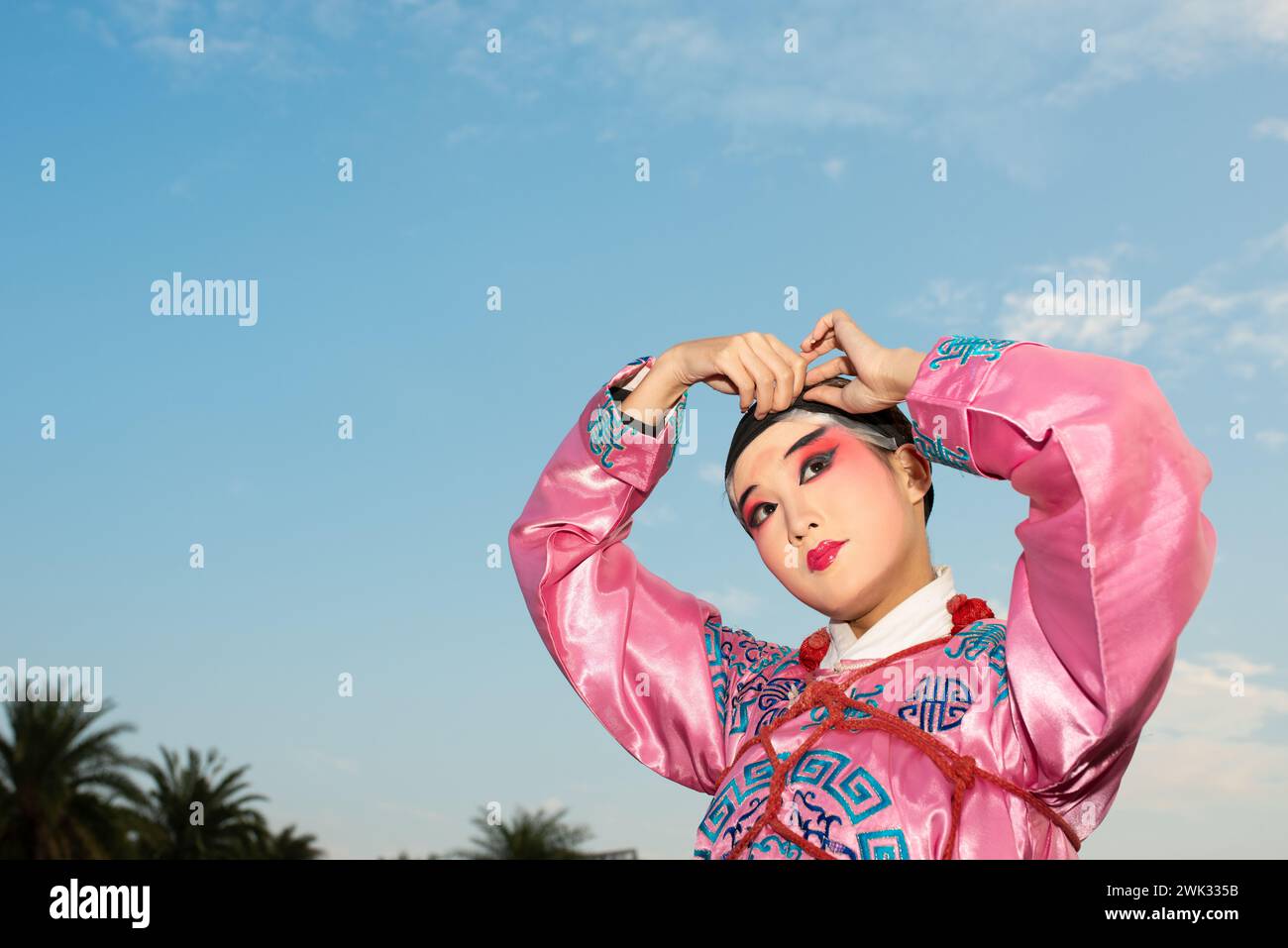 Chinese Opera dancer Stock Photo - Alamy