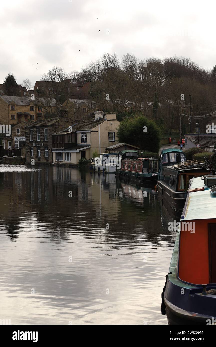 Barges on Leeds Liverpool Canal,Rodley Stock Photo - Alamy