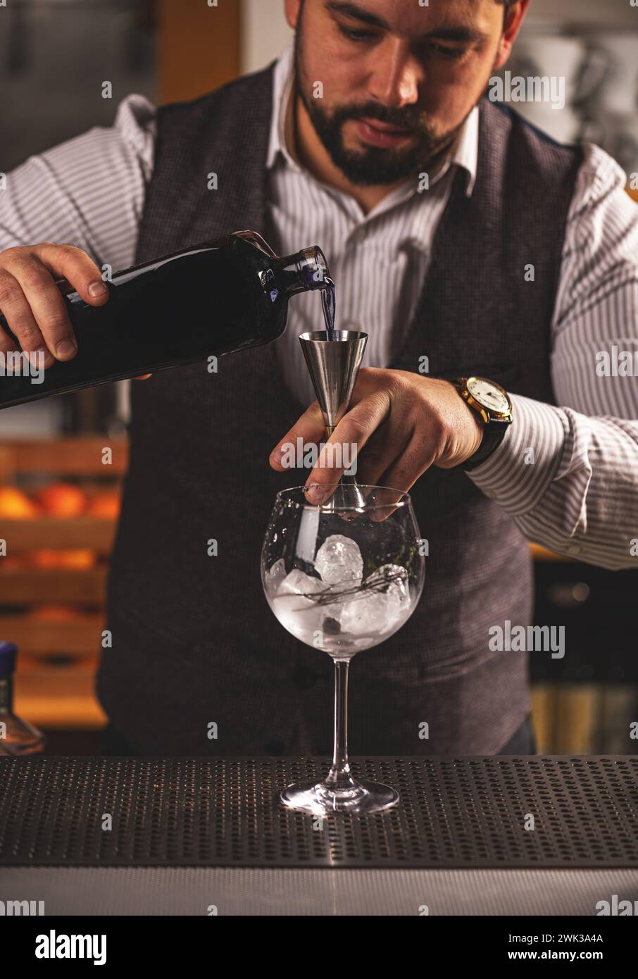 Barman making an alcoholic drink, measuring alcohol with jigger Stock ...
