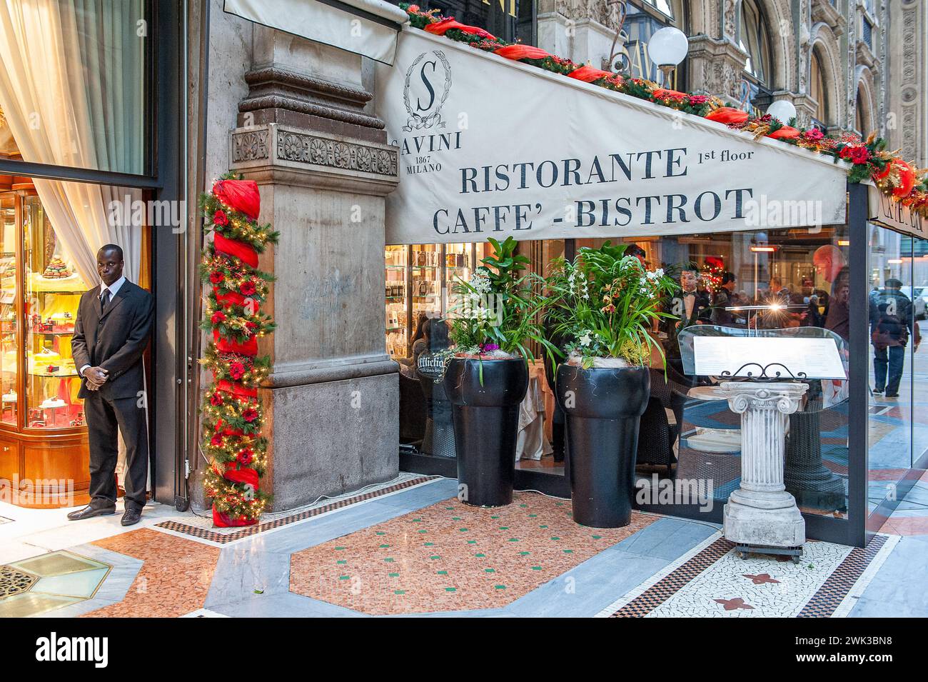 Restaurant at Galleria Vittorio Emanuele II was constructed between ...