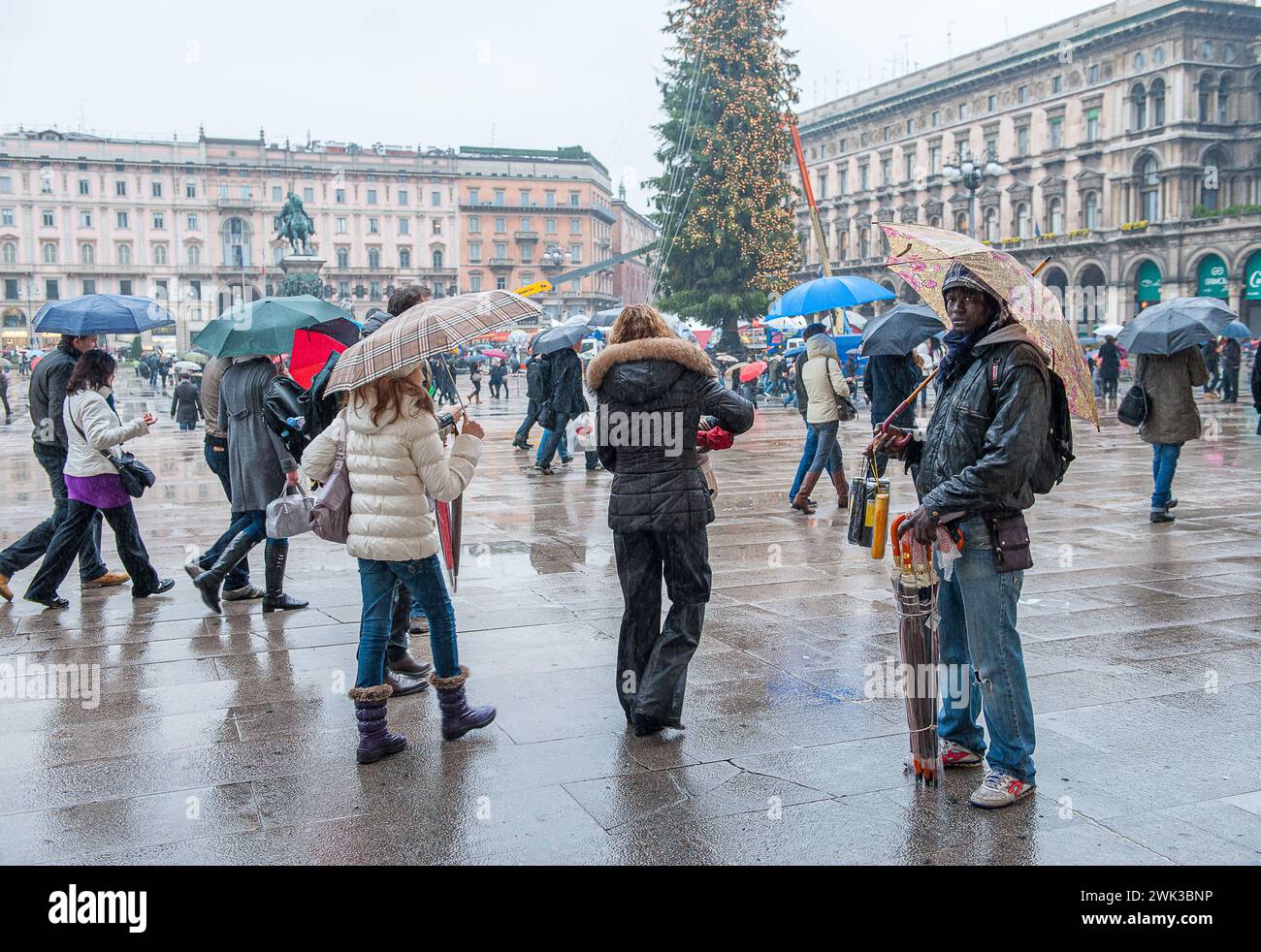 Rainy day umbrellas crowd hi-res stock photography and images - Alamy