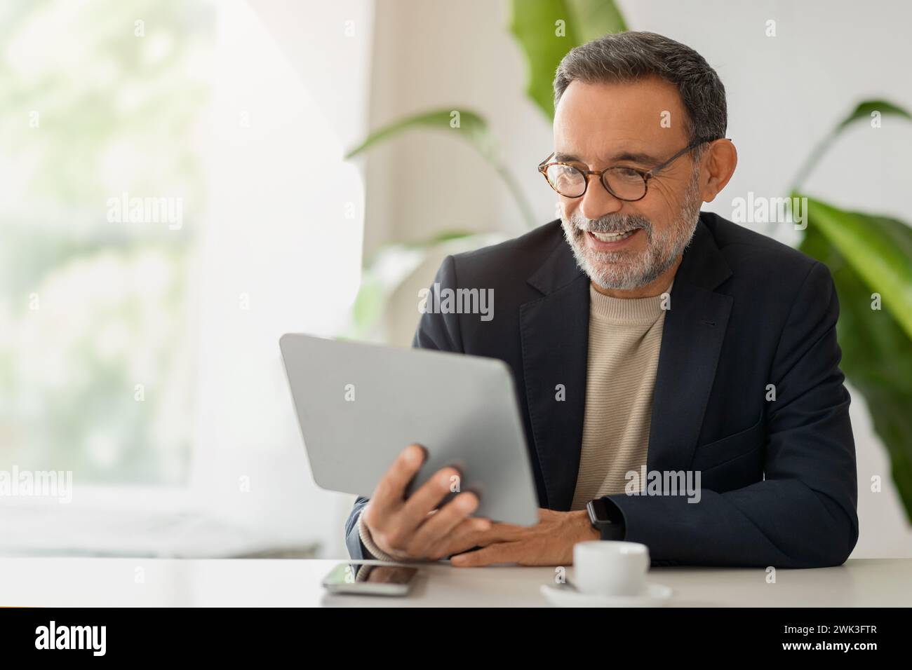 Gentleman in formal setting hi-res stock photography and images - Alamy