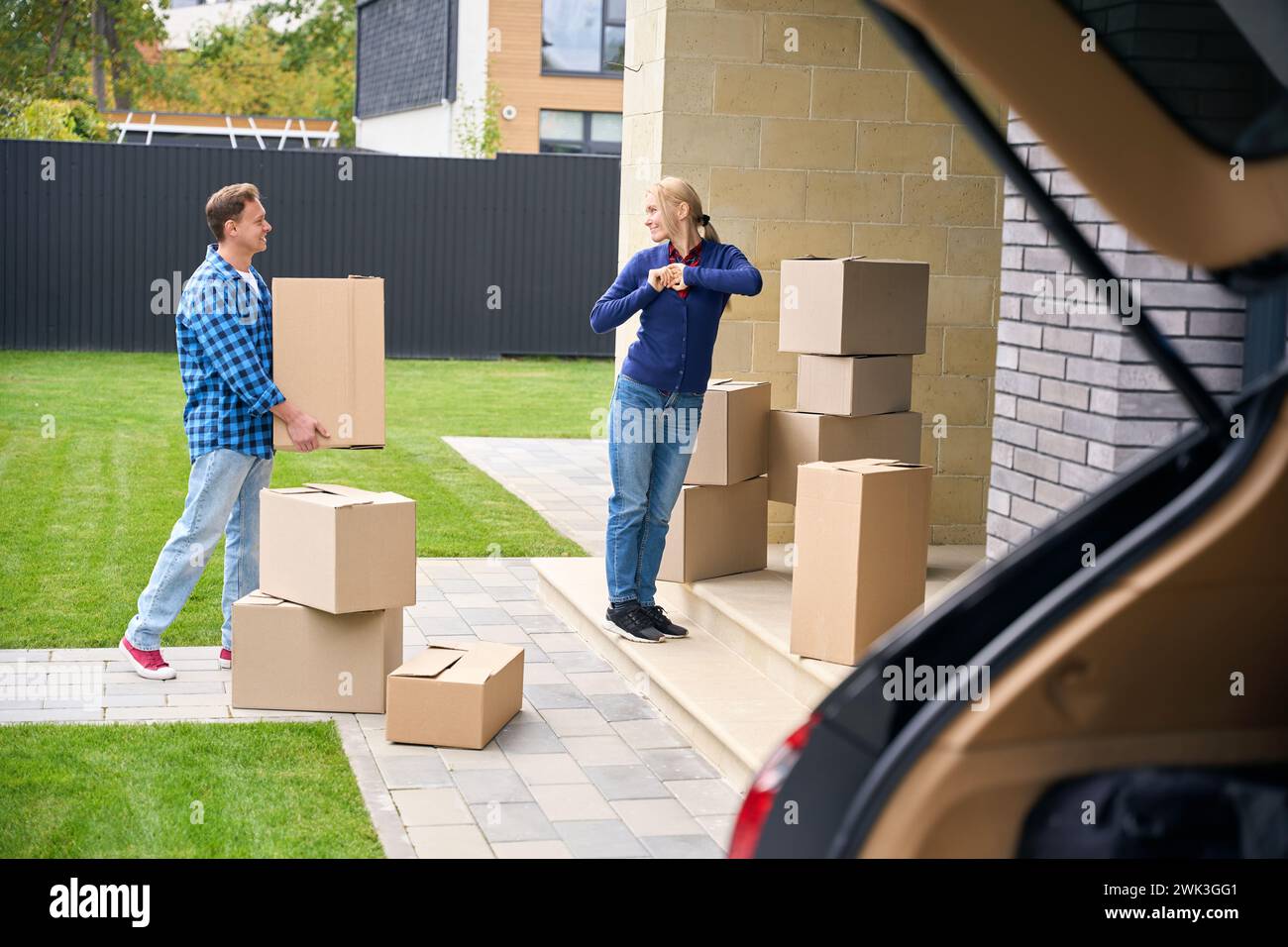 Couple standing on doorstep hi-res stock photography and images - Alamy